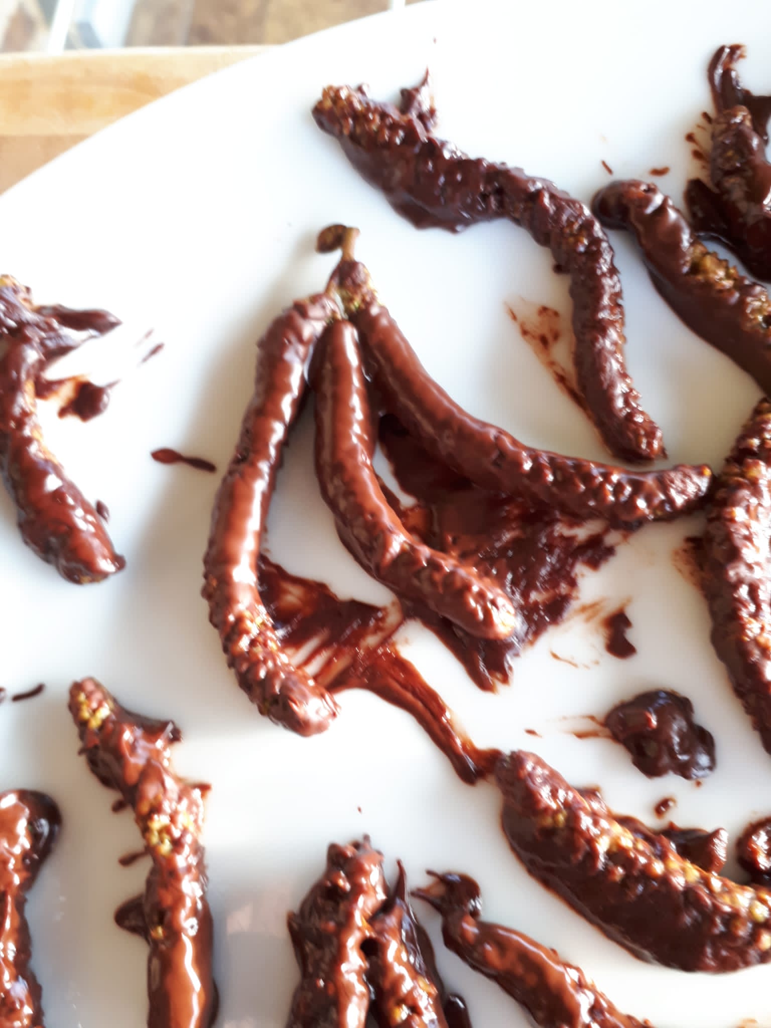 Recette du mois : chatons de noisetier au chocolat - Cuisine Sauvage ASBL